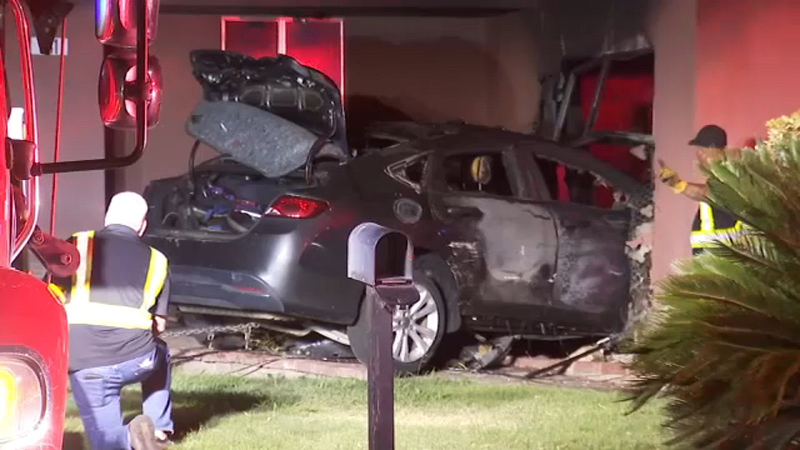 Homeowner speaks out after fiery crash damages Clovis house - ABC30 Fresno