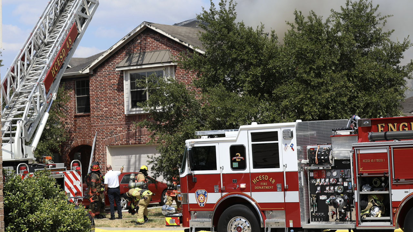 Katy house fire: 1 person killed in blaze at home on Mustang Hill Lane ...