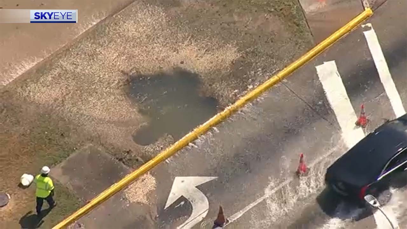 Water main break prompts street flooding on West Bellfort Boulevard and ...