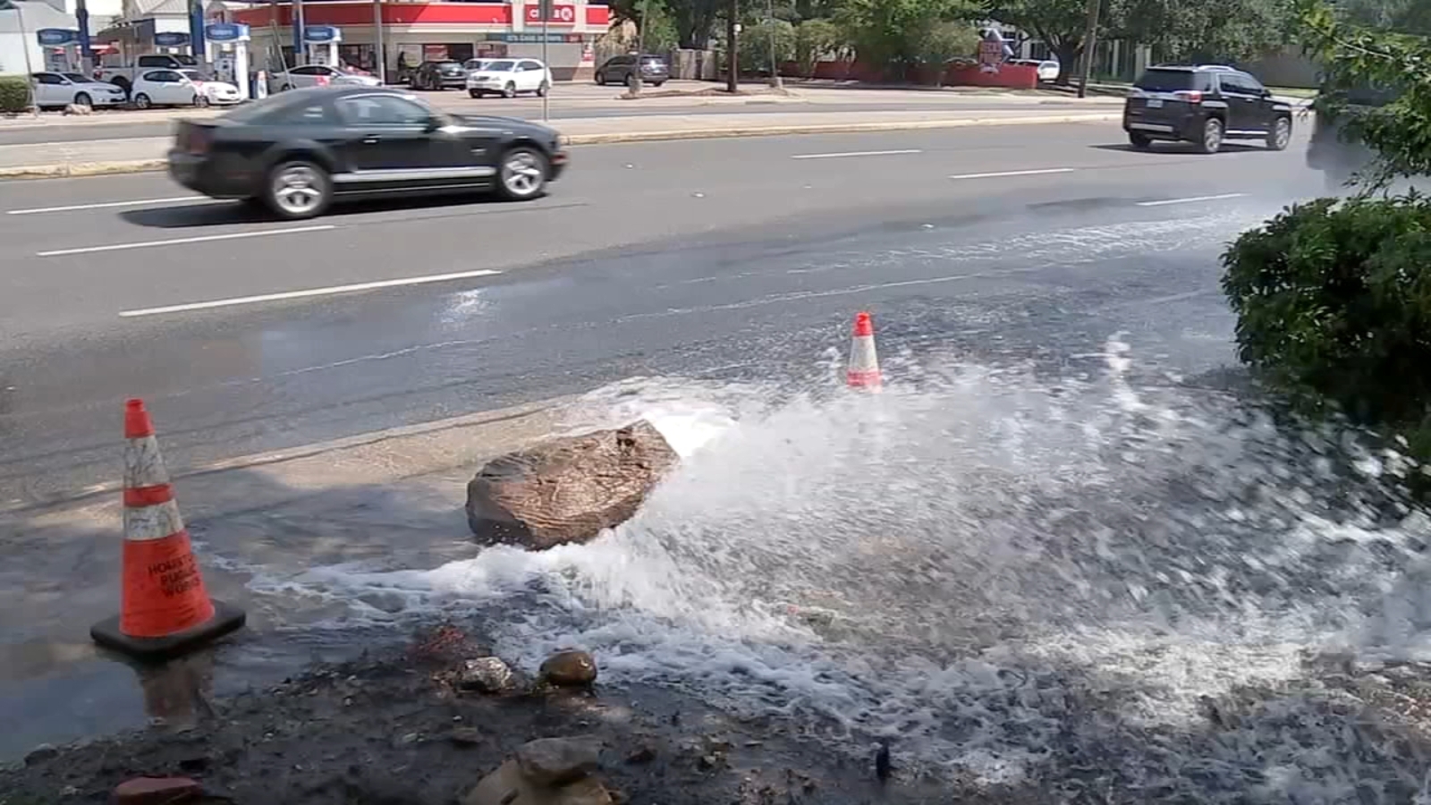 Houston drought: Heat conditions worsen water main breaks across city ...