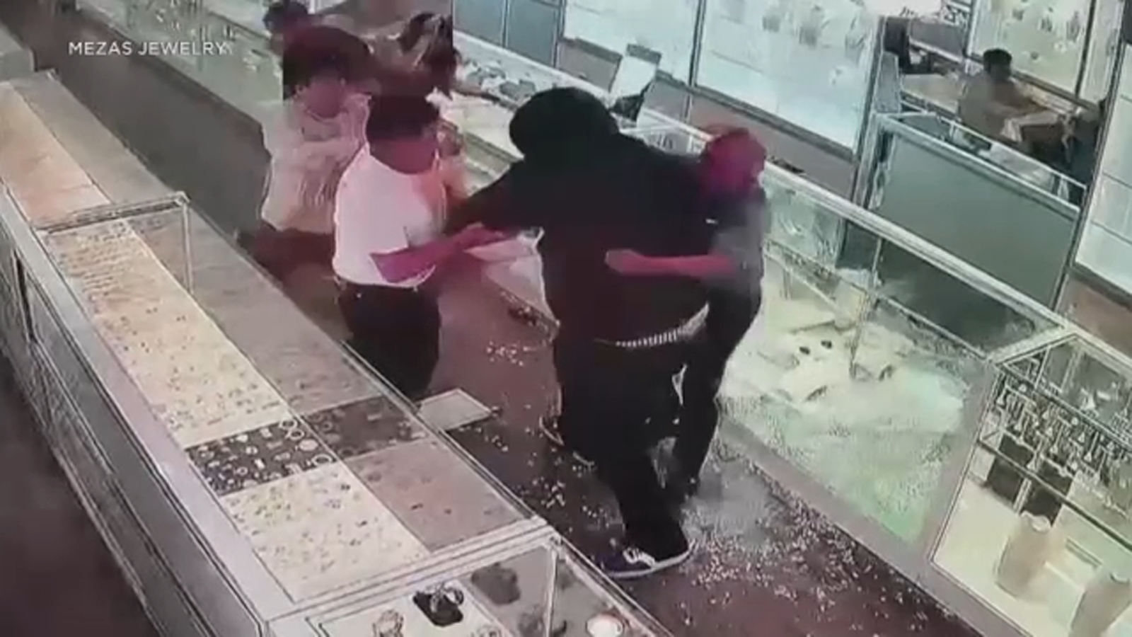 Jewelry store owners fight off suspect during smash-and-grab attempt in El Monte, new video ...