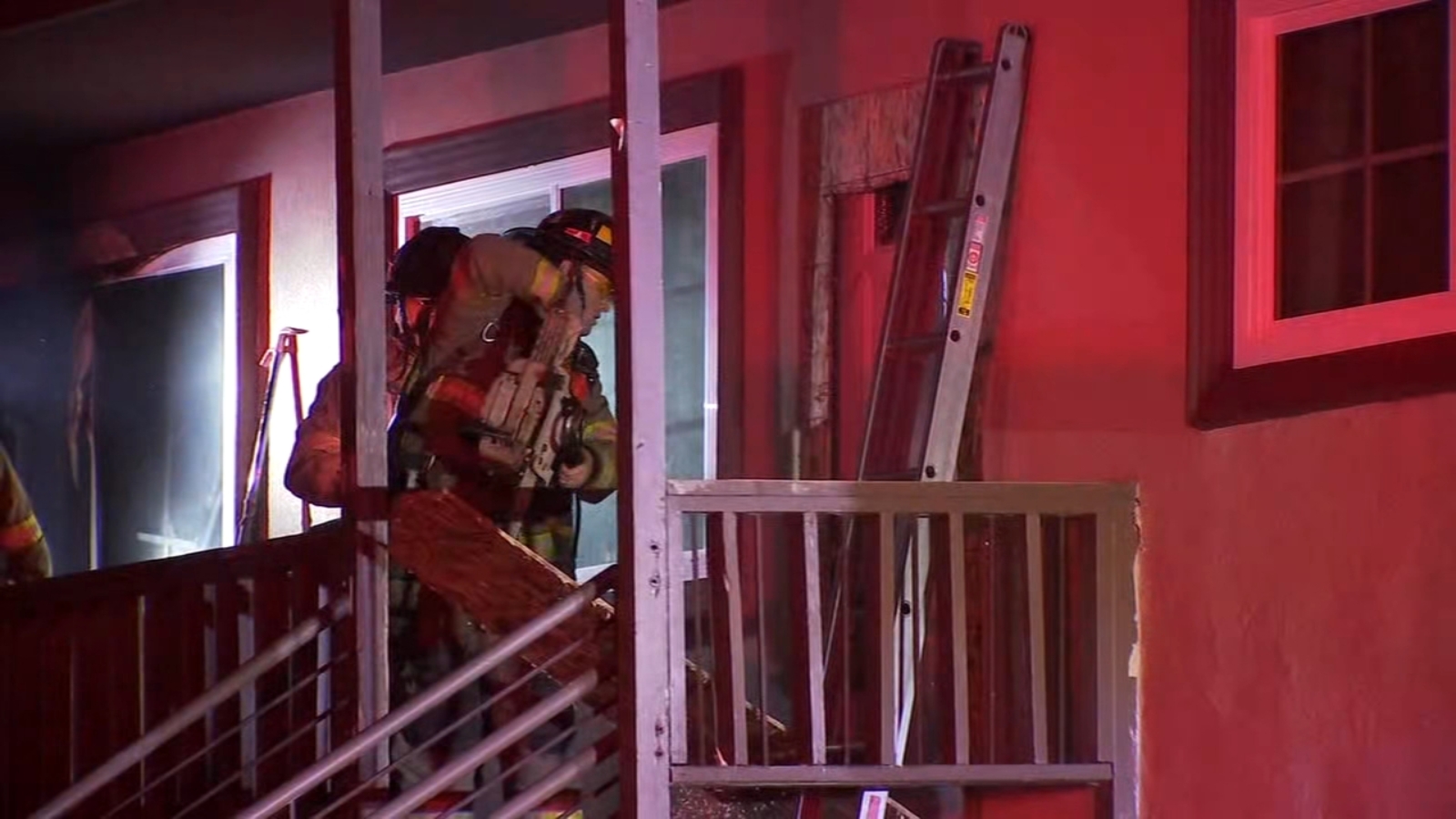 Crews investigating Central Fresno apartment fire - ABC30 Fresno