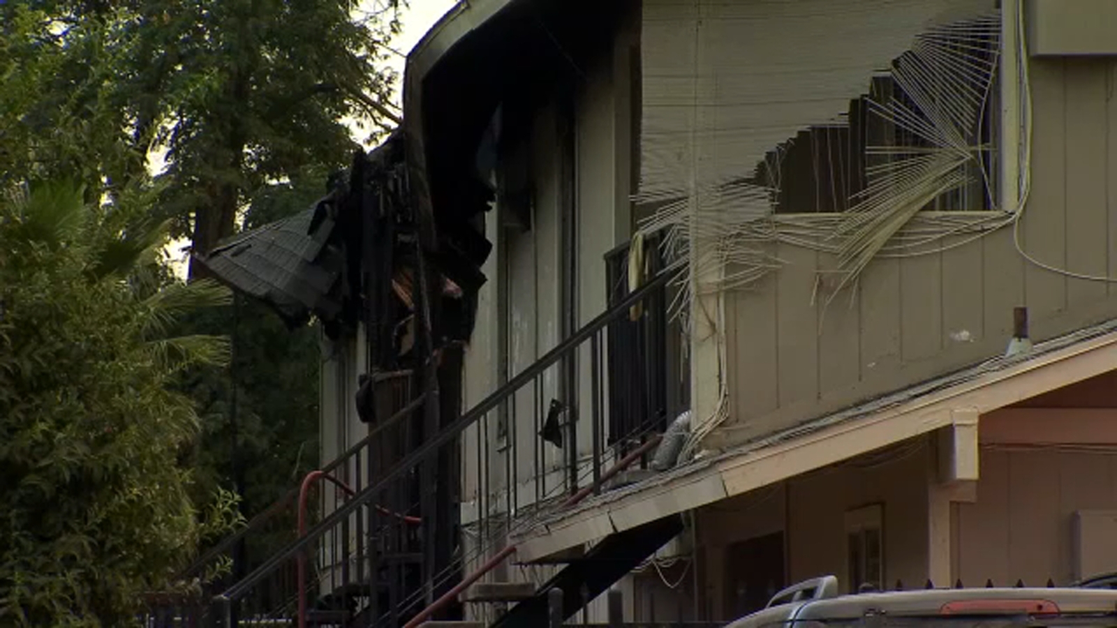 Apartment fire in Central Fresno displaces 10 people - ABC30 Fresno