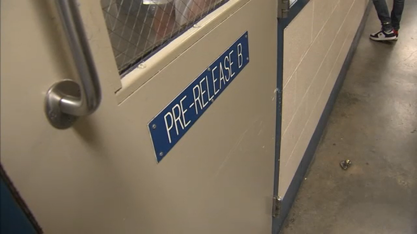 Lawmakers kill bill aiming to reduce sentences for felons sentenced to ...