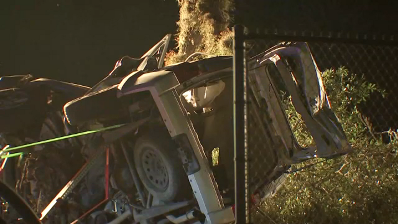 2 women die after Jeep crashes into tree on Bay Area Boulevard near FM ...