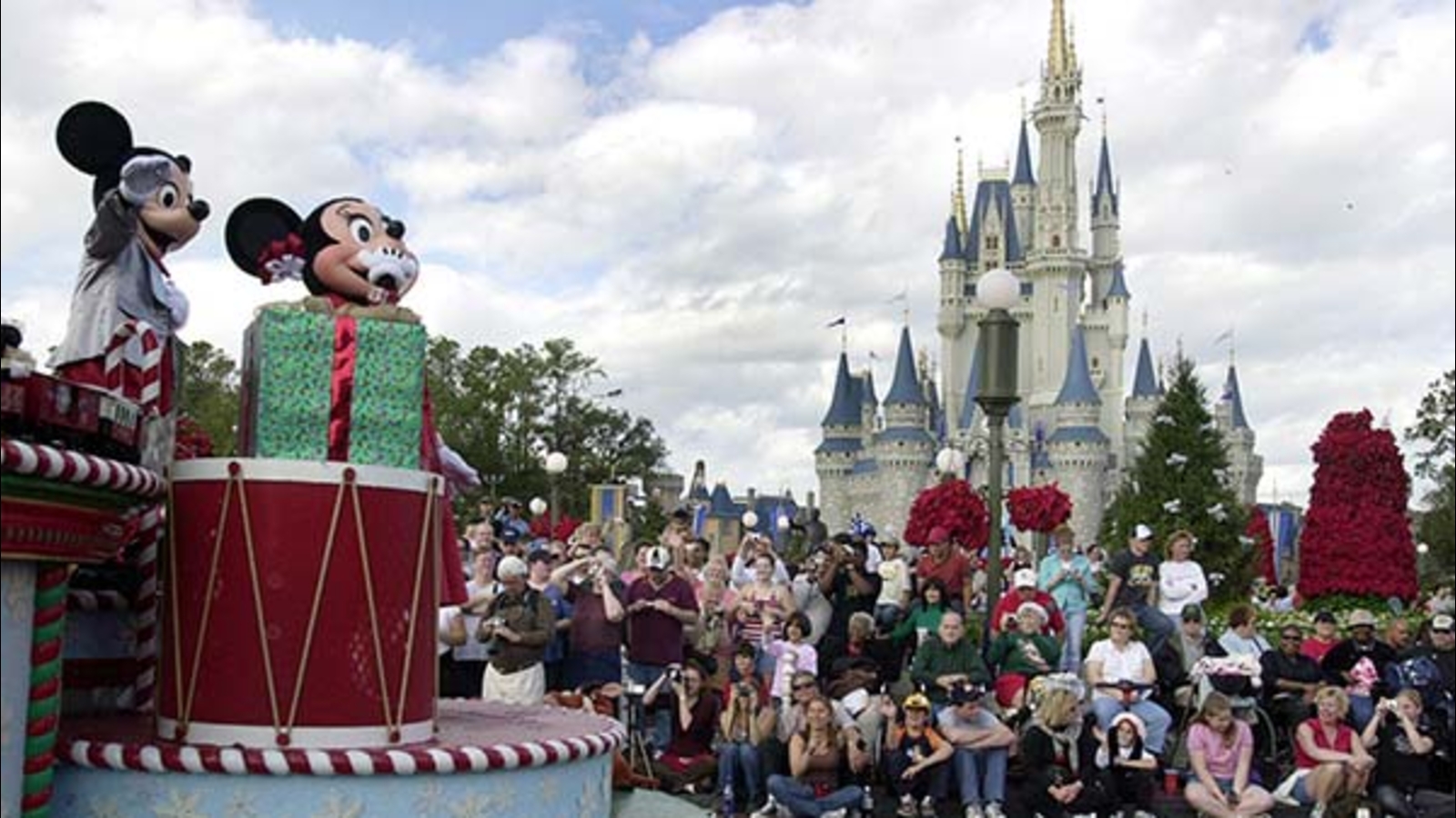 Walt Disney Company donates $1 million to Orlando victims' fund - ABC7 ...