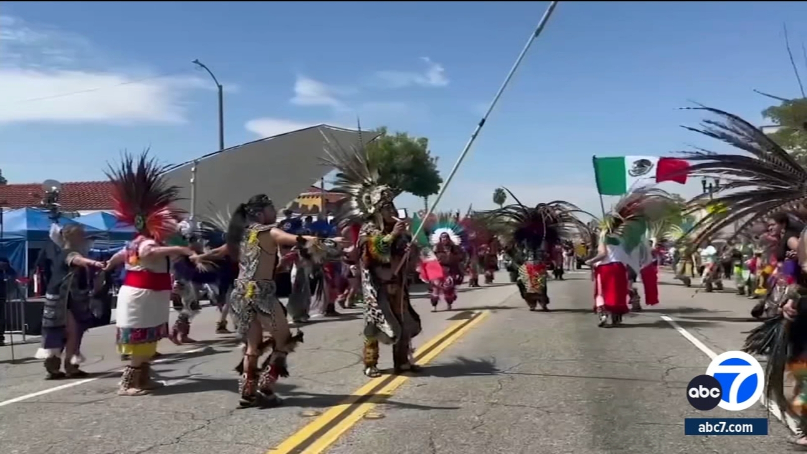 Danza Azteca continúa las tradiciones de generaciones pasadas - ABC7 ...
