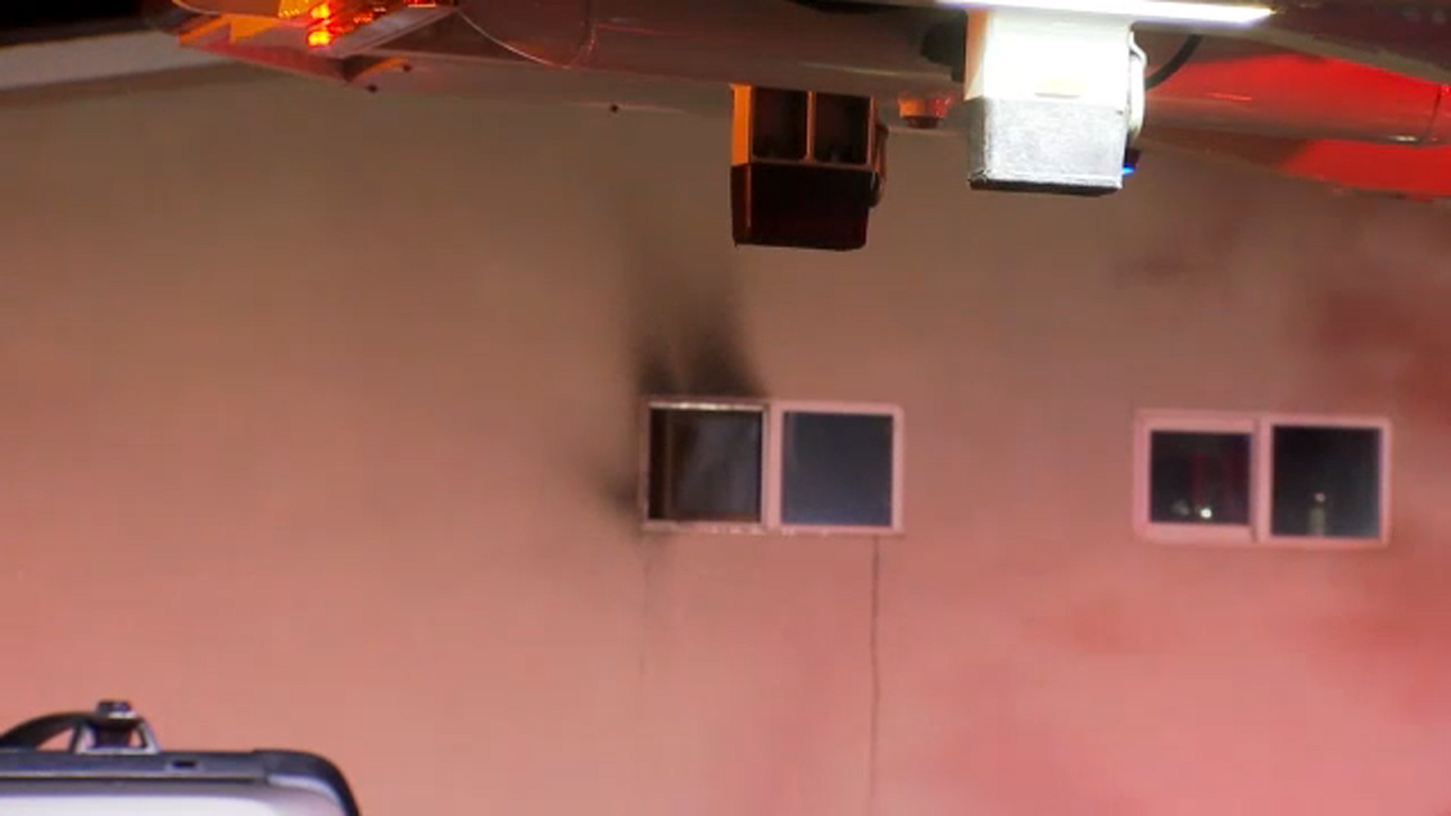 Firefighters contain apartment fire in northeast Fresno - ABC30 Fresno