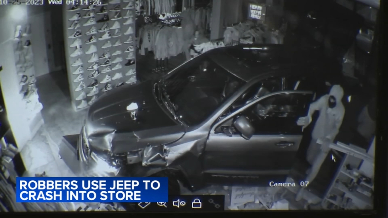 Smash and grab: Burglars caught on video smashing SUV into Flee Club ...