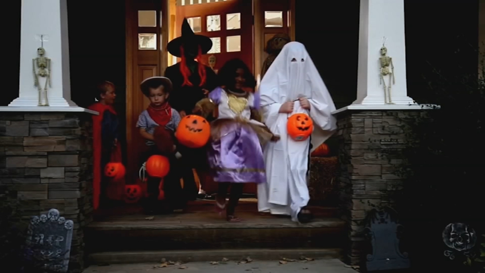 Check Out These Pedestrian Safety Tips Ahead Of Halloween Night 6abc check-out-these-pedestrian-safety-tips-ahead-of-halloween-night-6abc