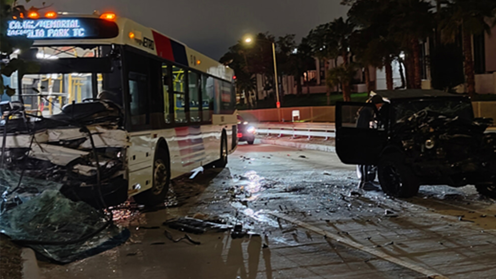 5 people taken to hospital after wrong-way driver crashes into METRO ...