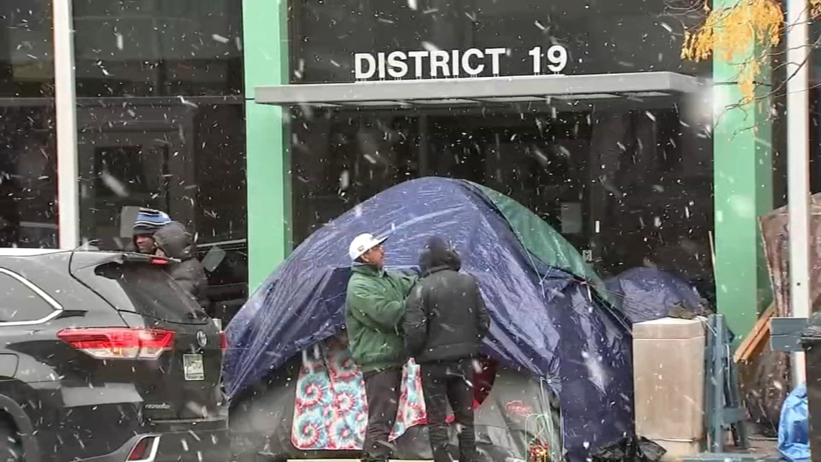 Chicago migrant crisis worsens as temperatures drop and first snow ...
