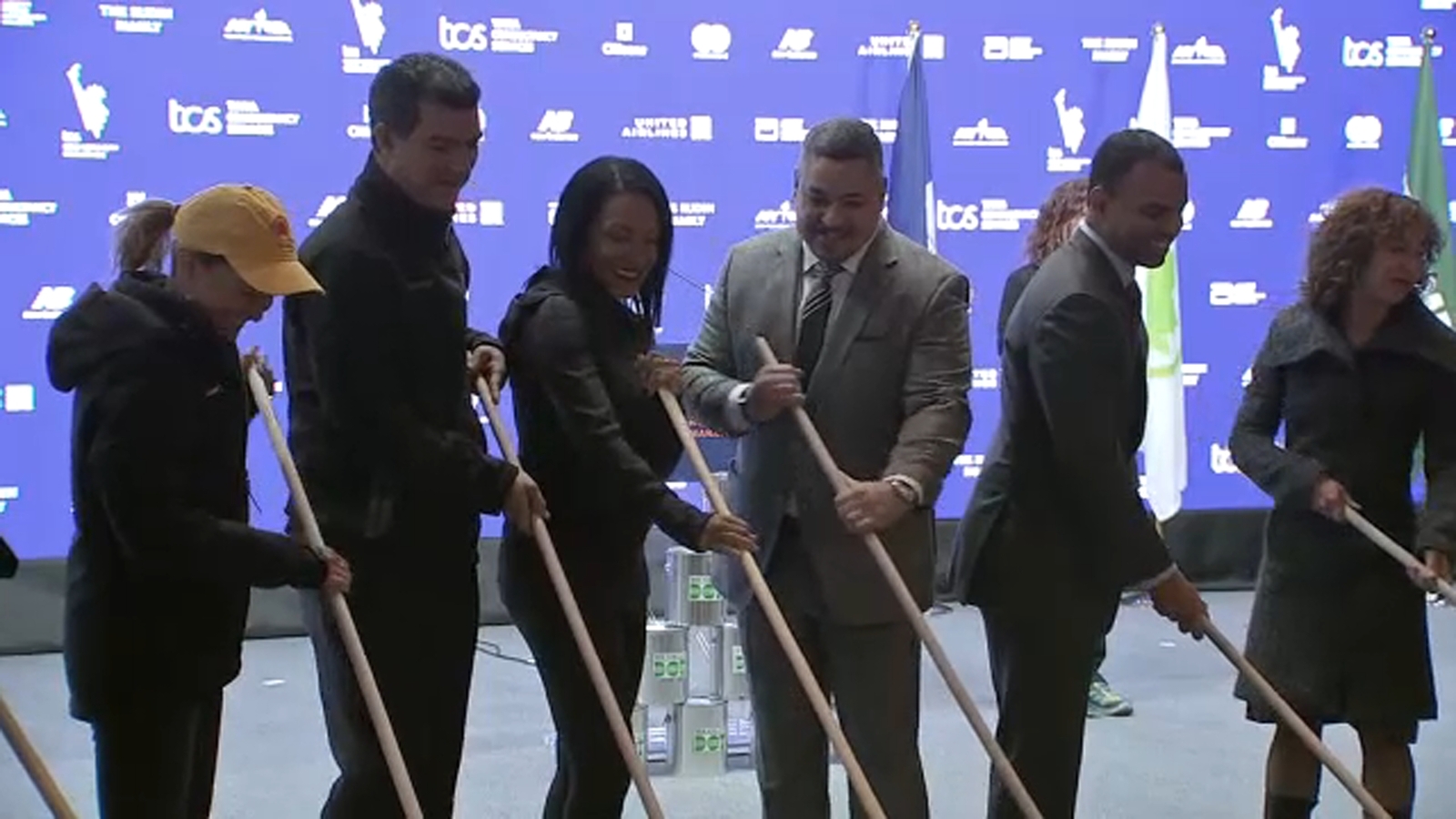 2023 NYC TCS Marathon: Blue line ceremony kicks off marathon ...