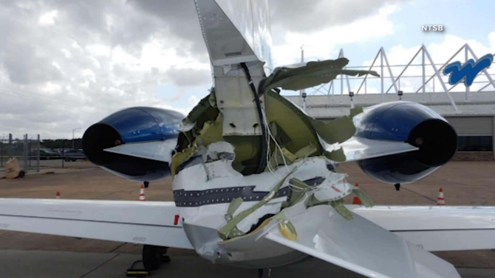 HOU jet collision: Crews ignored 2 warnings before crashing with ...
