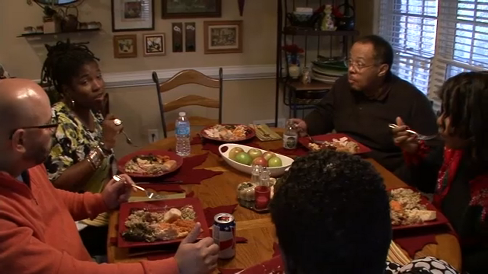 Holiday stress: Expert shares tips on how to deal with difficult family dynamics and ...