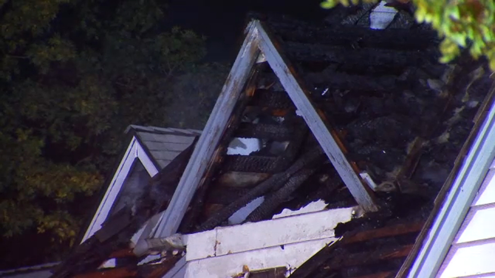 Couple displaced after fire damages Northwest Fresno home - ABC30 Fresno