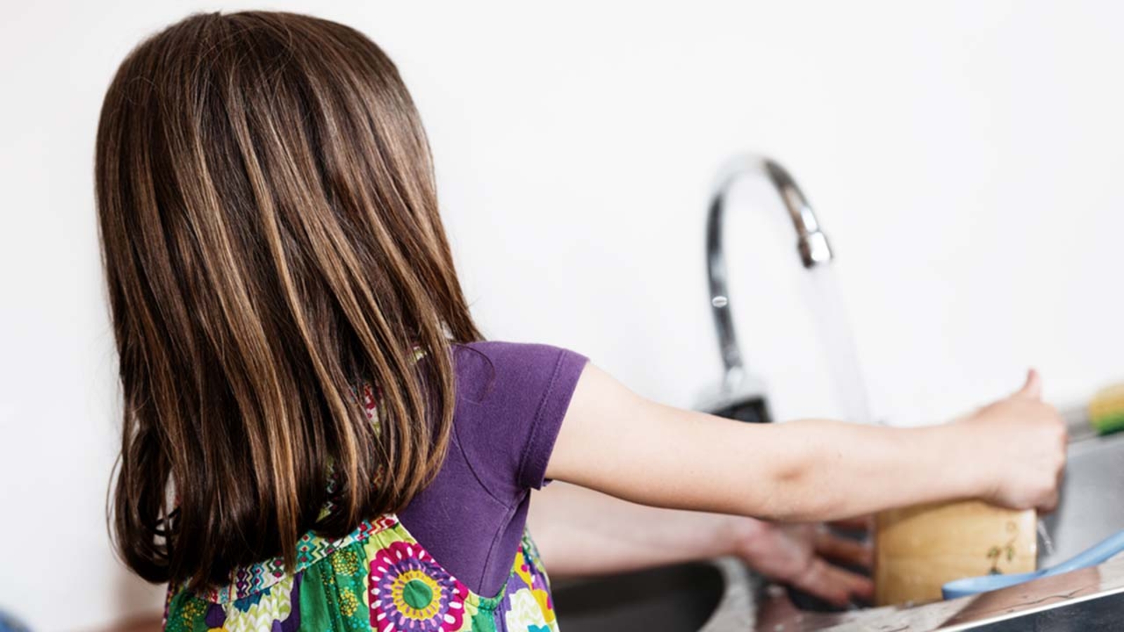 This chart shows what kitchen chores kids can do based on their age ...
