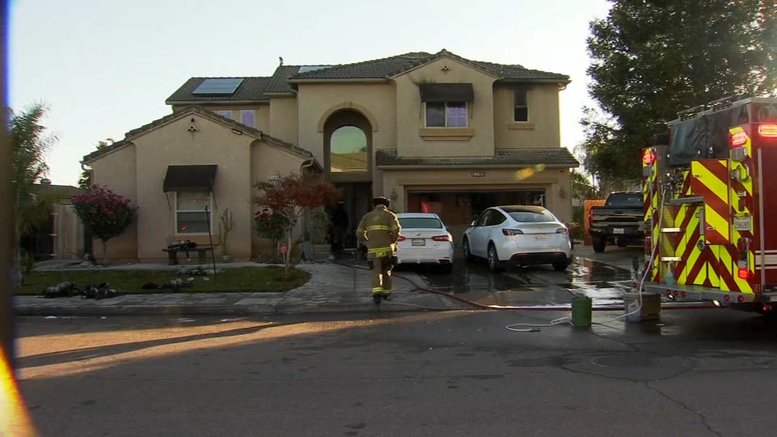 8 people displaced following house fire in southeast Fresno - ABC30 Fresno