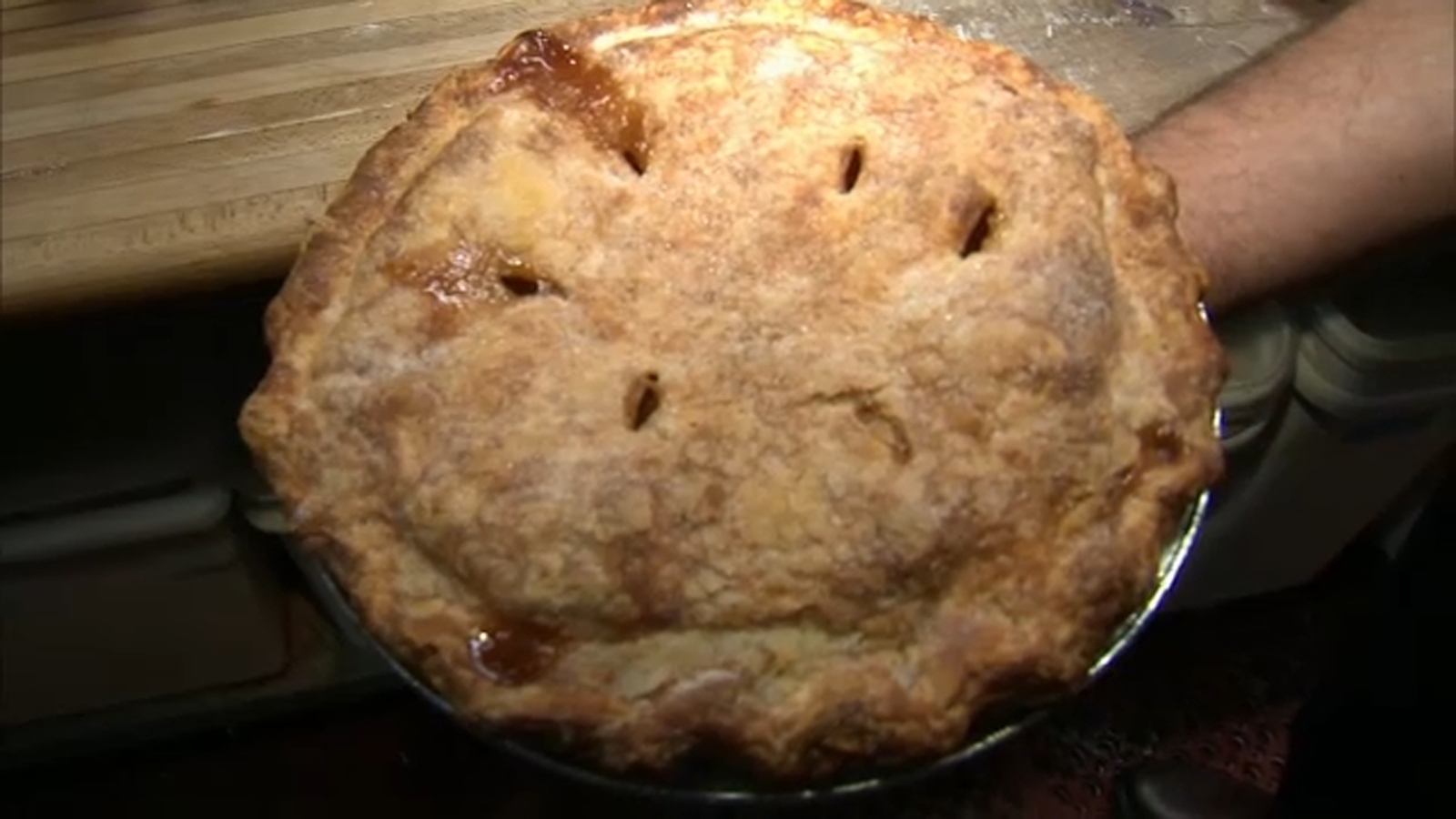 Neighborhood Eats: Thanksgiving pies at Bubby's in Tribeca - ABC7 New York