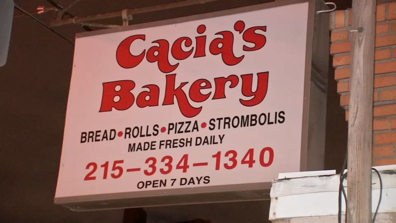 Thanksgiving 2023: Families flock to Cacia's Bakery for turkey-cooking ...
