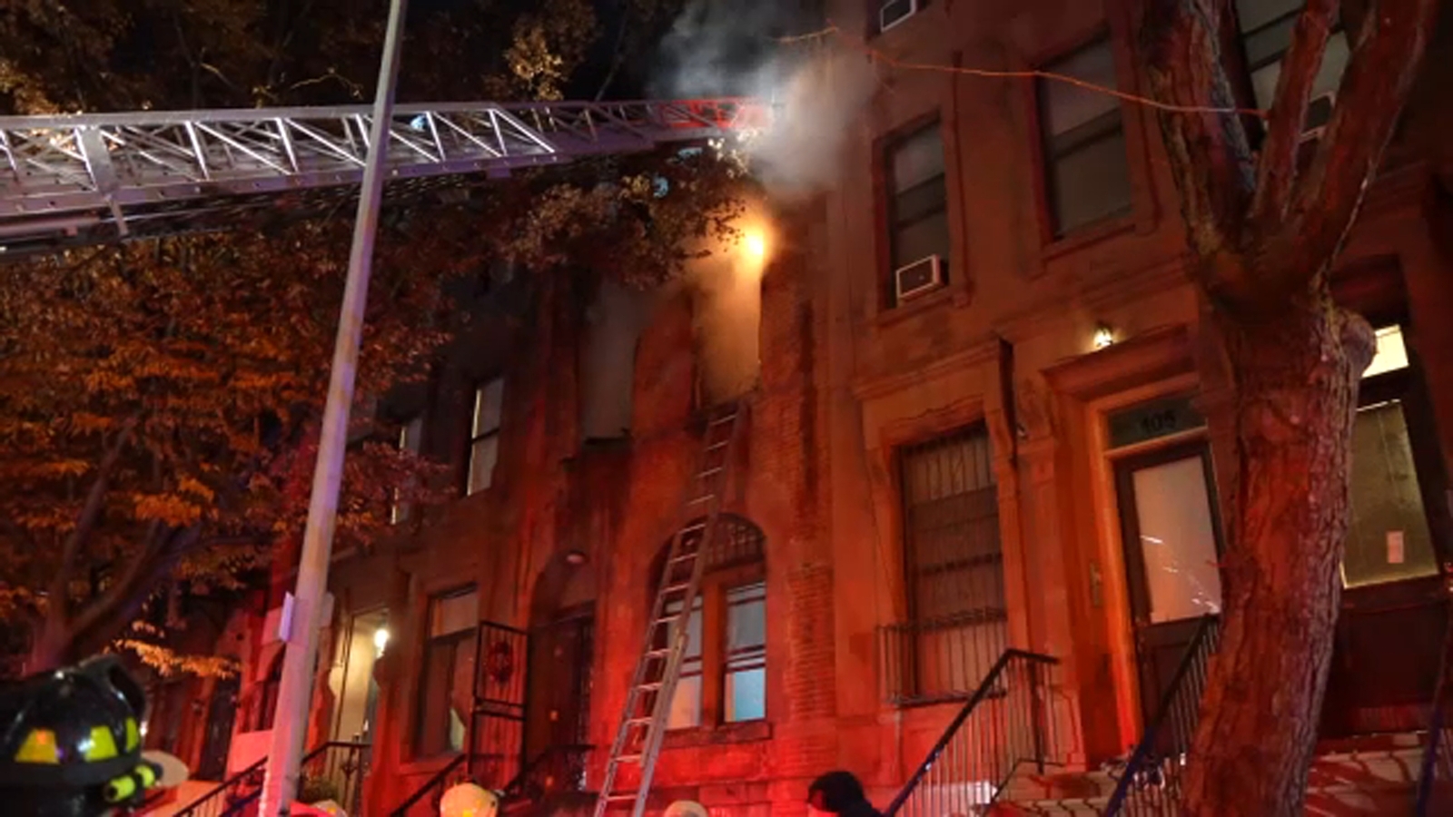 Fast-moving Harlem fire kills 2, injures 2 others - ABC7 New York