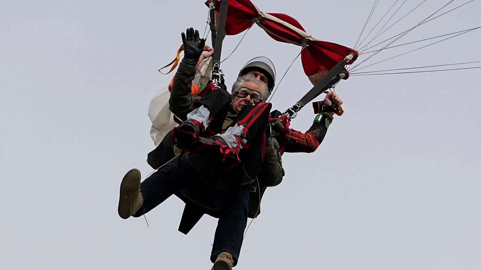 Greg Abbott skydiving: Texas governor parachutes from plane alongside ...