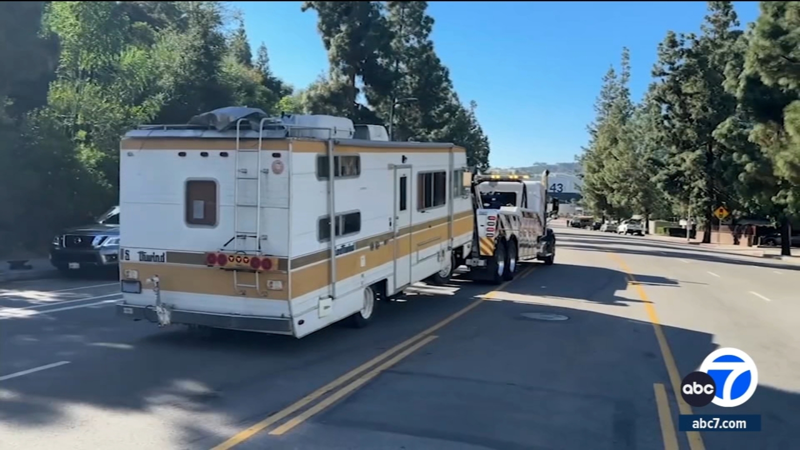 Crews remove RVs, makeshift vehicle encampments from stretch of Forest ...