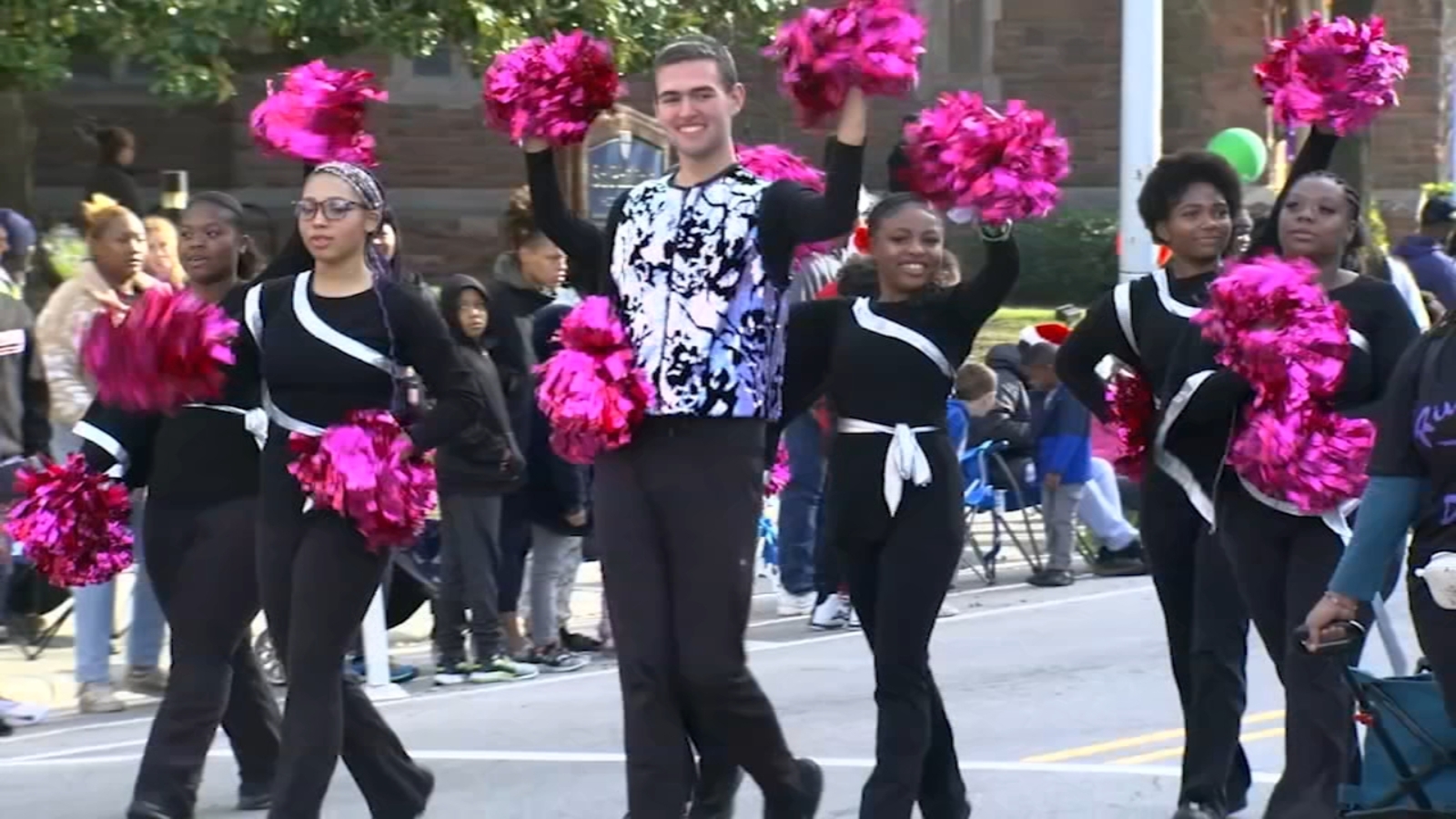Durham's Annual Christmas parade attracts a large crowd - ABC11 Raleigh ...