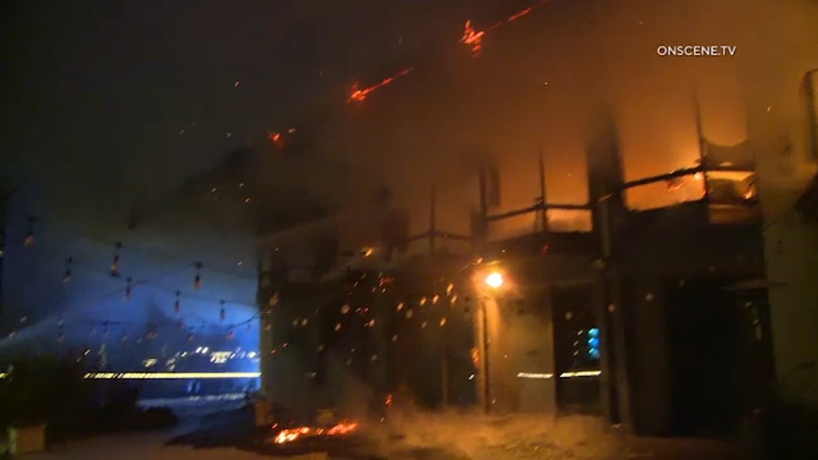 2 bomberos heridos en incendio de un club de yates en Marina del Rey ...