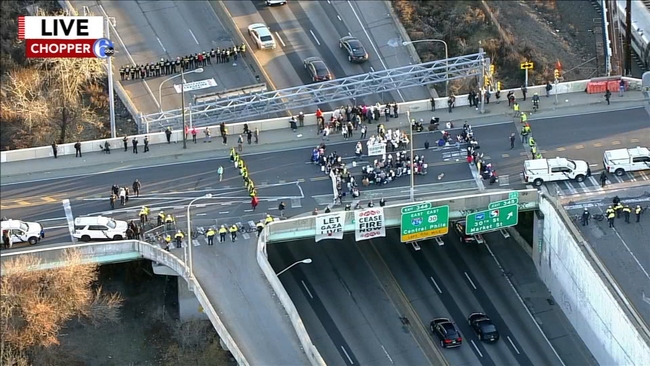 Philadelphia protest: 32 demonstrators arrested for blocking traffic on ...