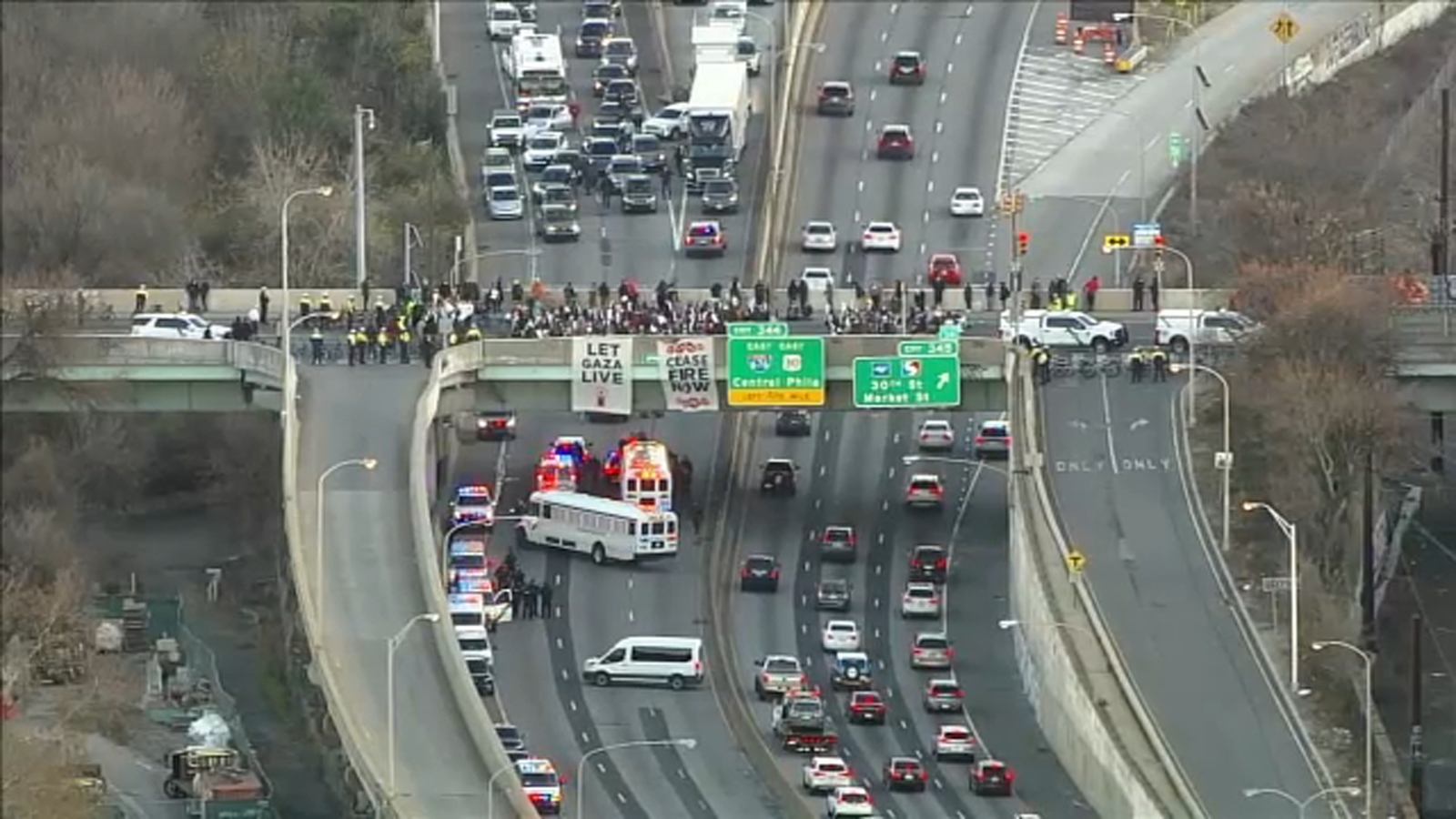 Philadelphia protest: 32 demonstrators arrested for blocking traffic on ...