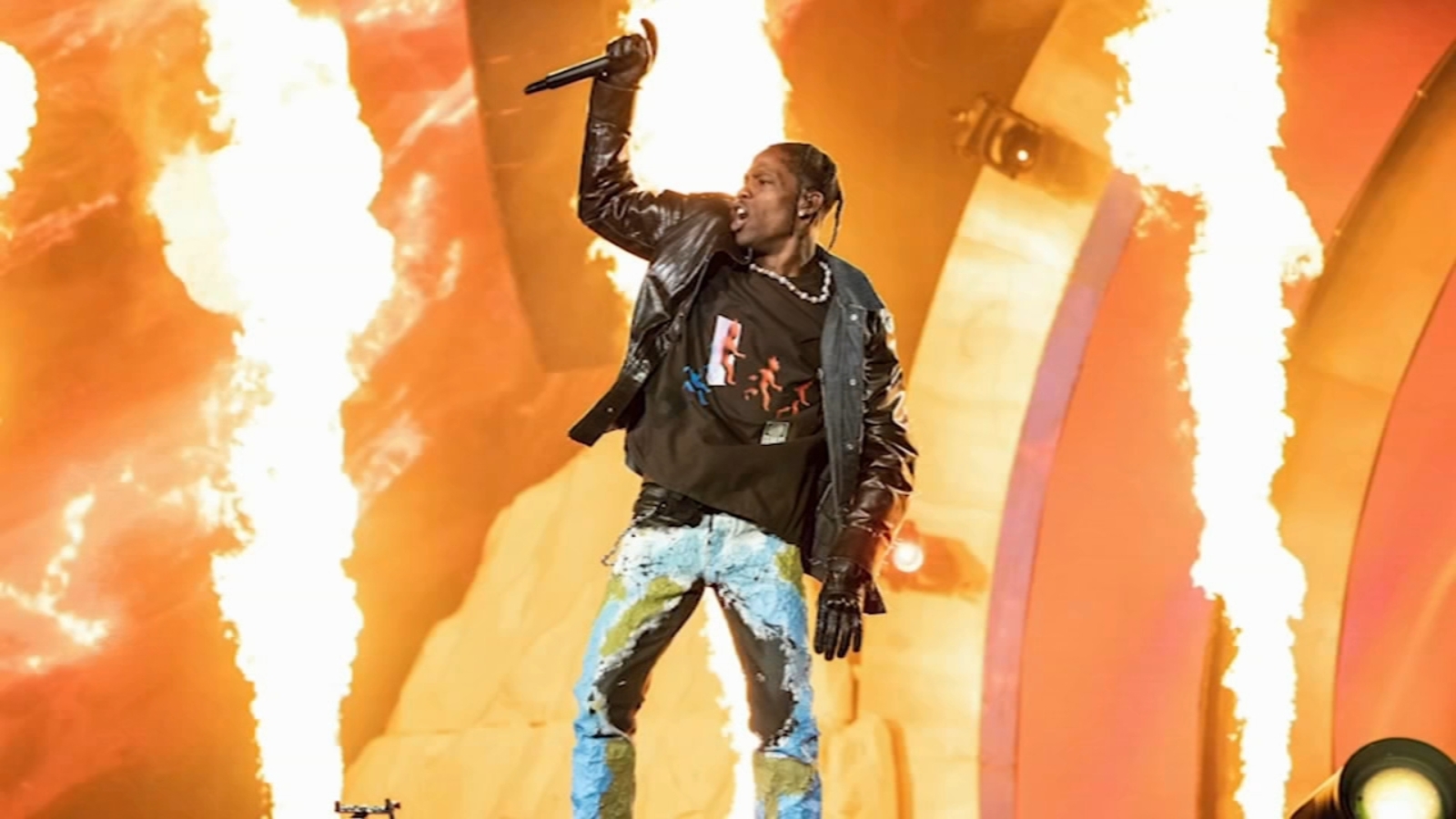 Travis Scott tour 2023: Friday night concert at United Center Chicago ...
