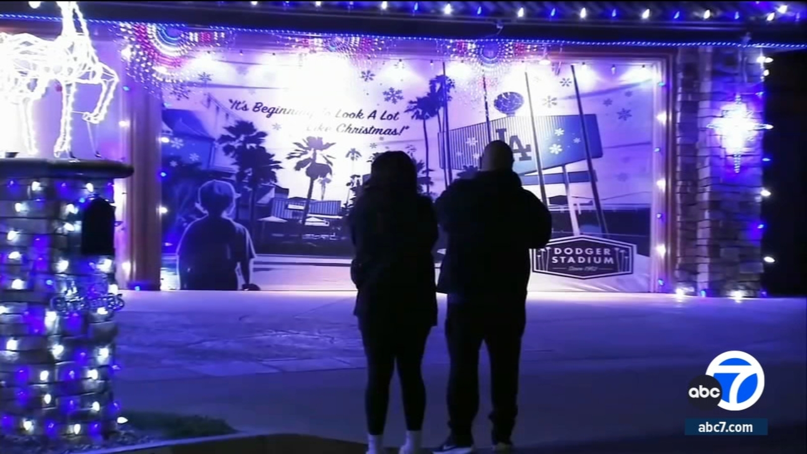 Dodger fan in Upland goes blue for Christmas, decorating home in ...