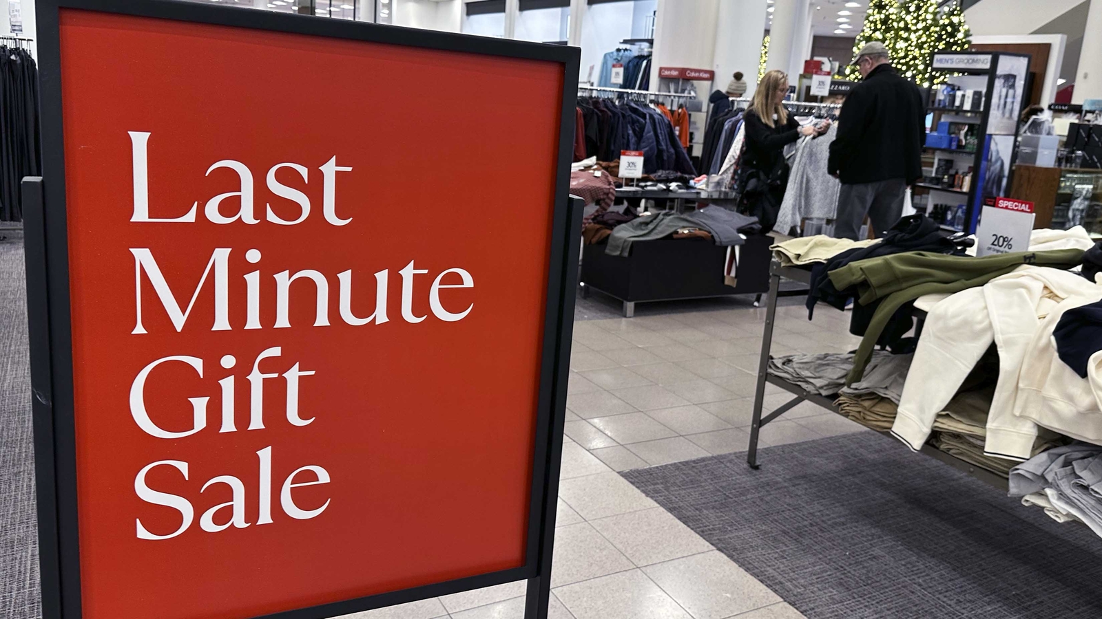 Super Saturday leads to shoppers to hit stores for last-minute holiday ...