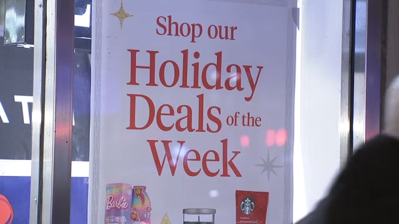 Last-minute holiday shoppers hit 125th Street in Harlem, New York City ...