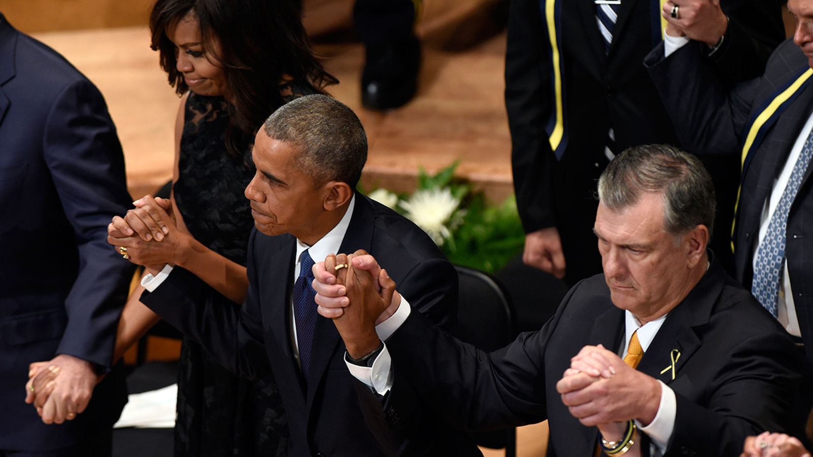 Obama honors 5 Dallas officers shot by man out for revenge - ABC13 Houston