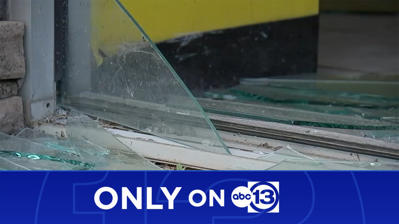 2 treated for burns after house fire in northeast Houston - ABC13 Houston