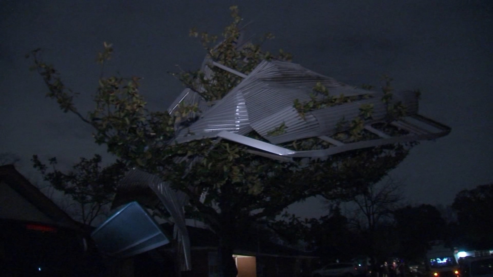 Houston area weather: Severe thunderstorms uproot trees and damage ...