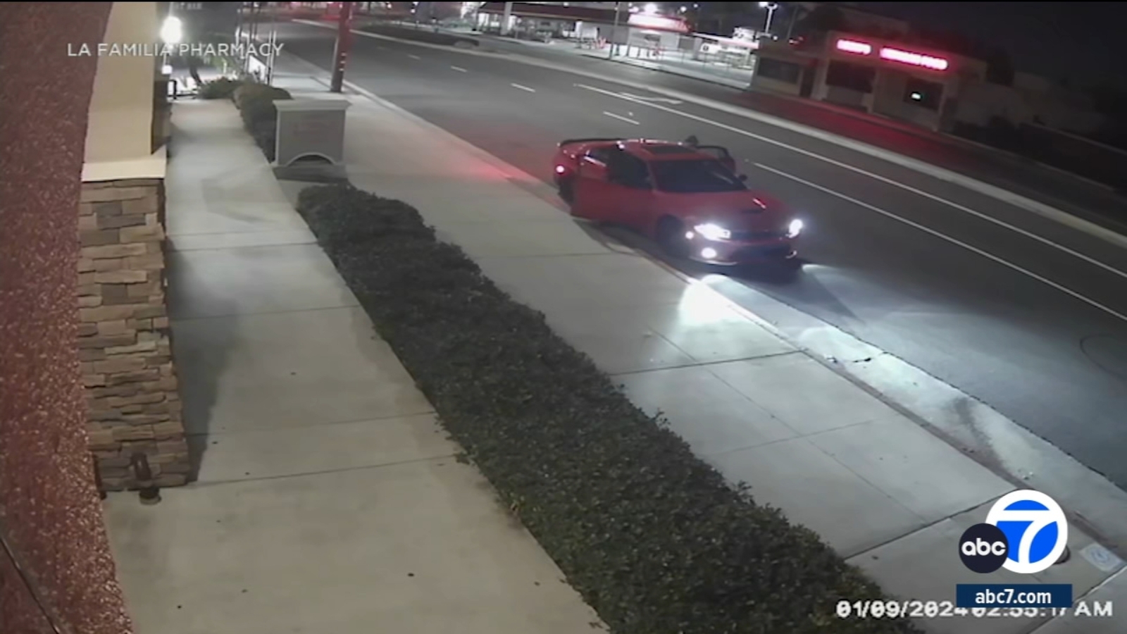 Smash-and-grab burglary caught on surveillance video at Norwalk ... Smash-and-grab burglary caught on surveillance video at Norwalk ...