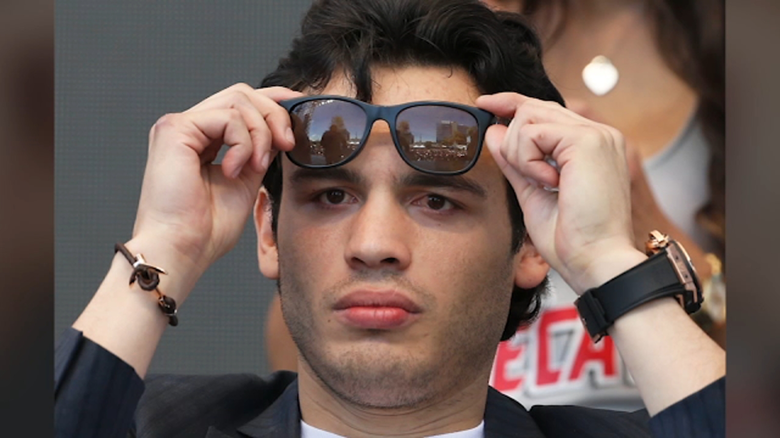 Julio César Chávez Jr. arrestado en Los Ángeles por posesión ilegal de un rifle de asalto - ABC7 ...