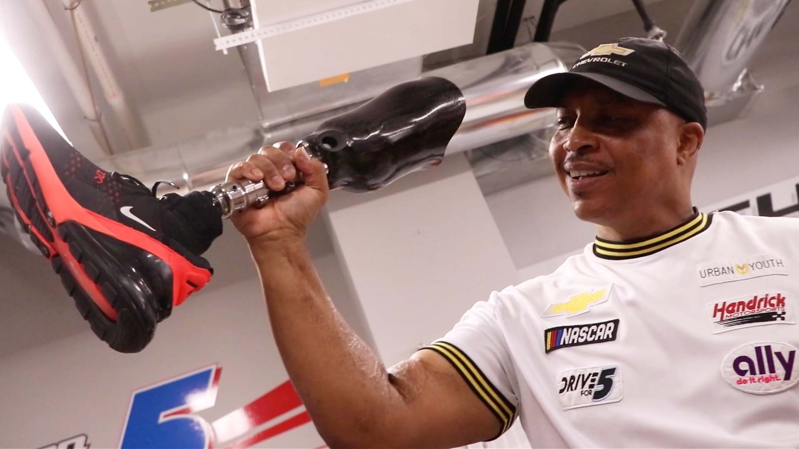 Double amputee racing champ gives back at Urban Youth Racing School ...