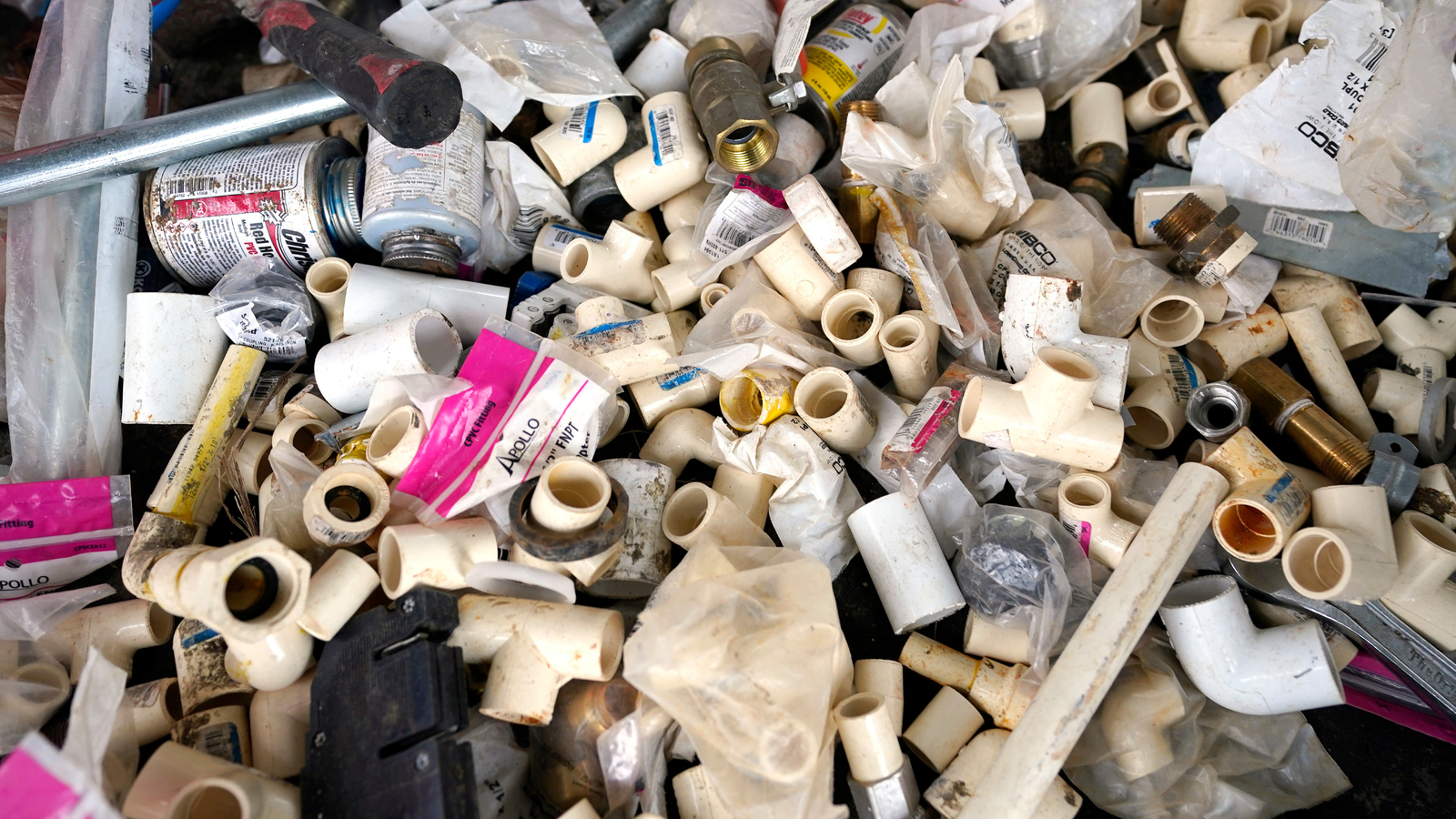 How to keep pipes from freezing in cold weather and what to do if your ...