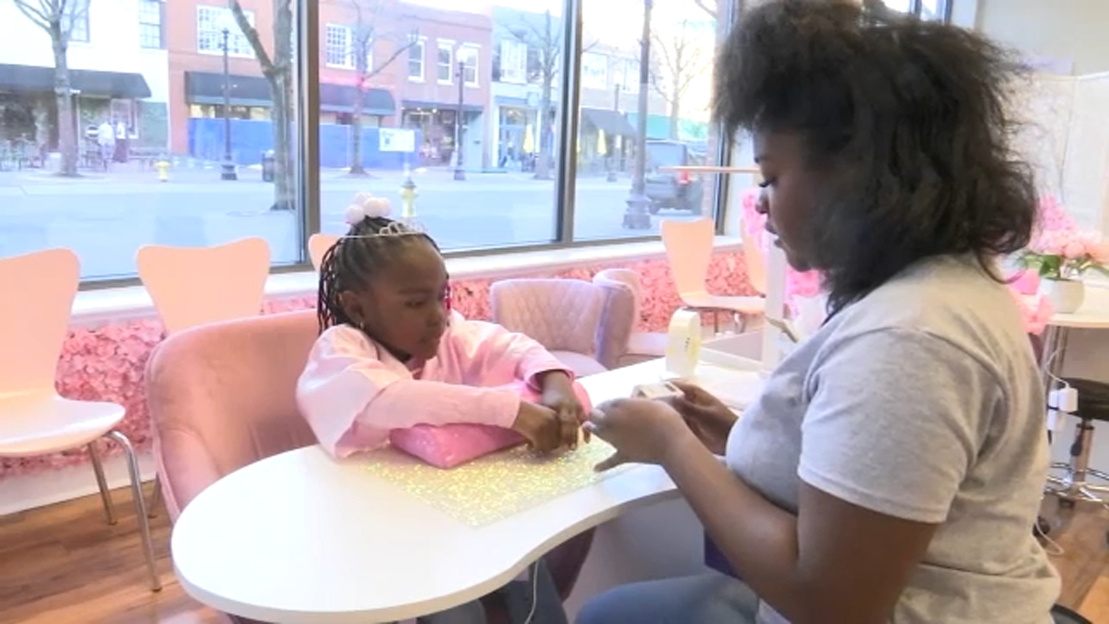 Zoe Noelle Princess Spa | 11-year-old entrepreneur, Zoe Noelle, creates ...