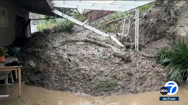 Mudslide flows into woman's Baldwin Hills home, flooding bedroom and ...