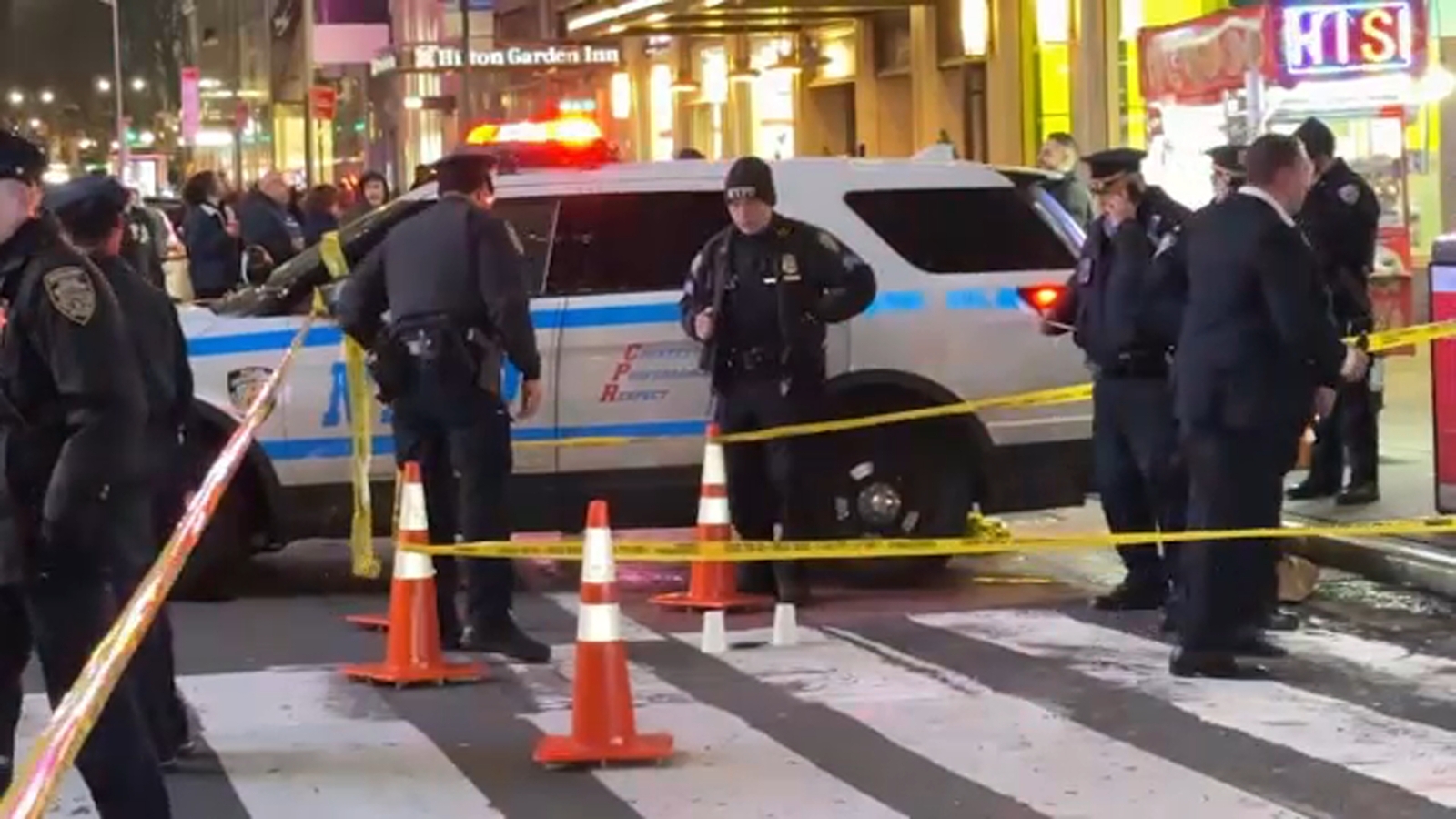 Shooting In Midtown Nyc Nypd Searches For Gunman After Tourist Shot