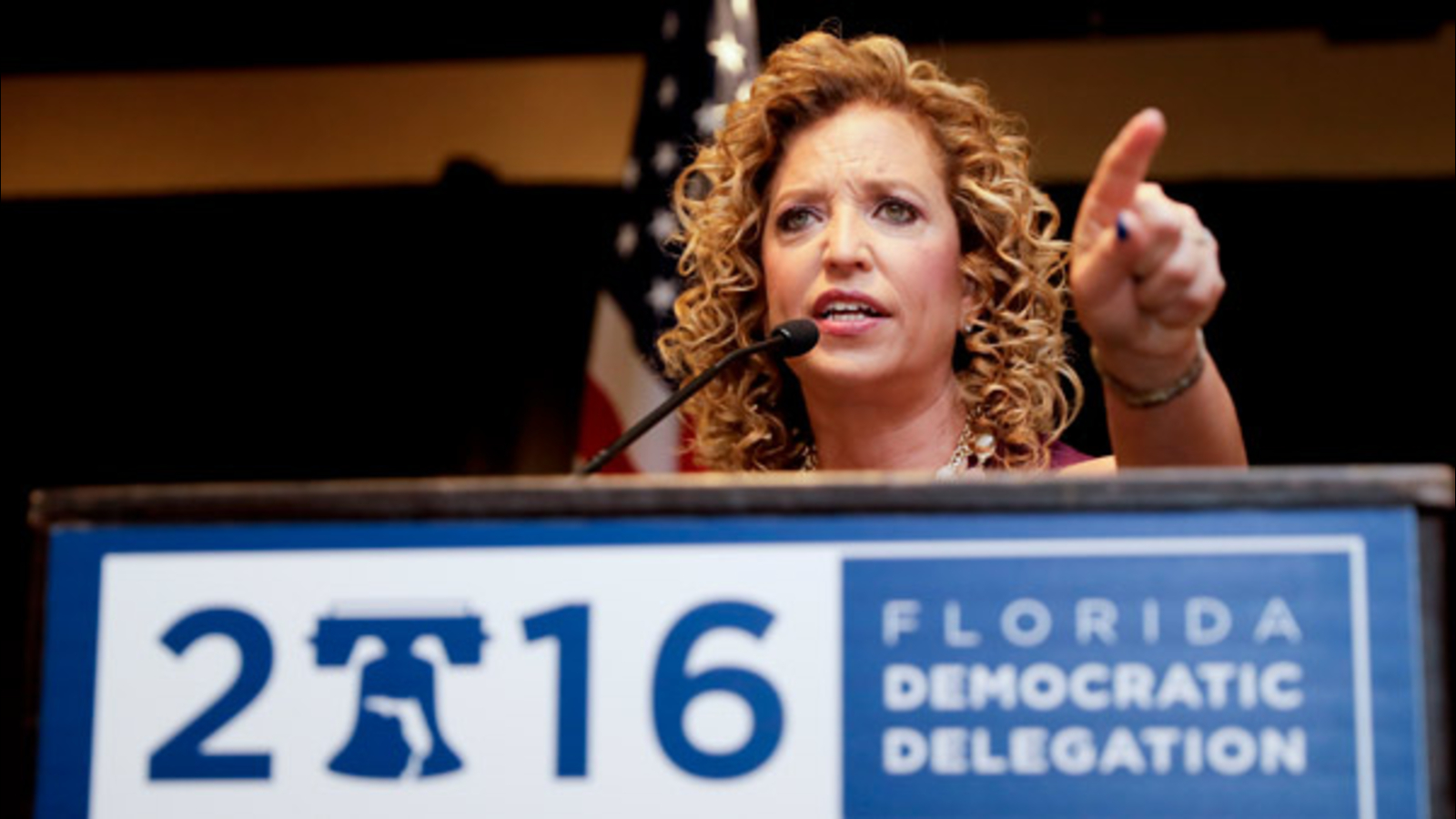 Angry Democrats heckle outgoing party chief Debbie Wasserman Schultz ...