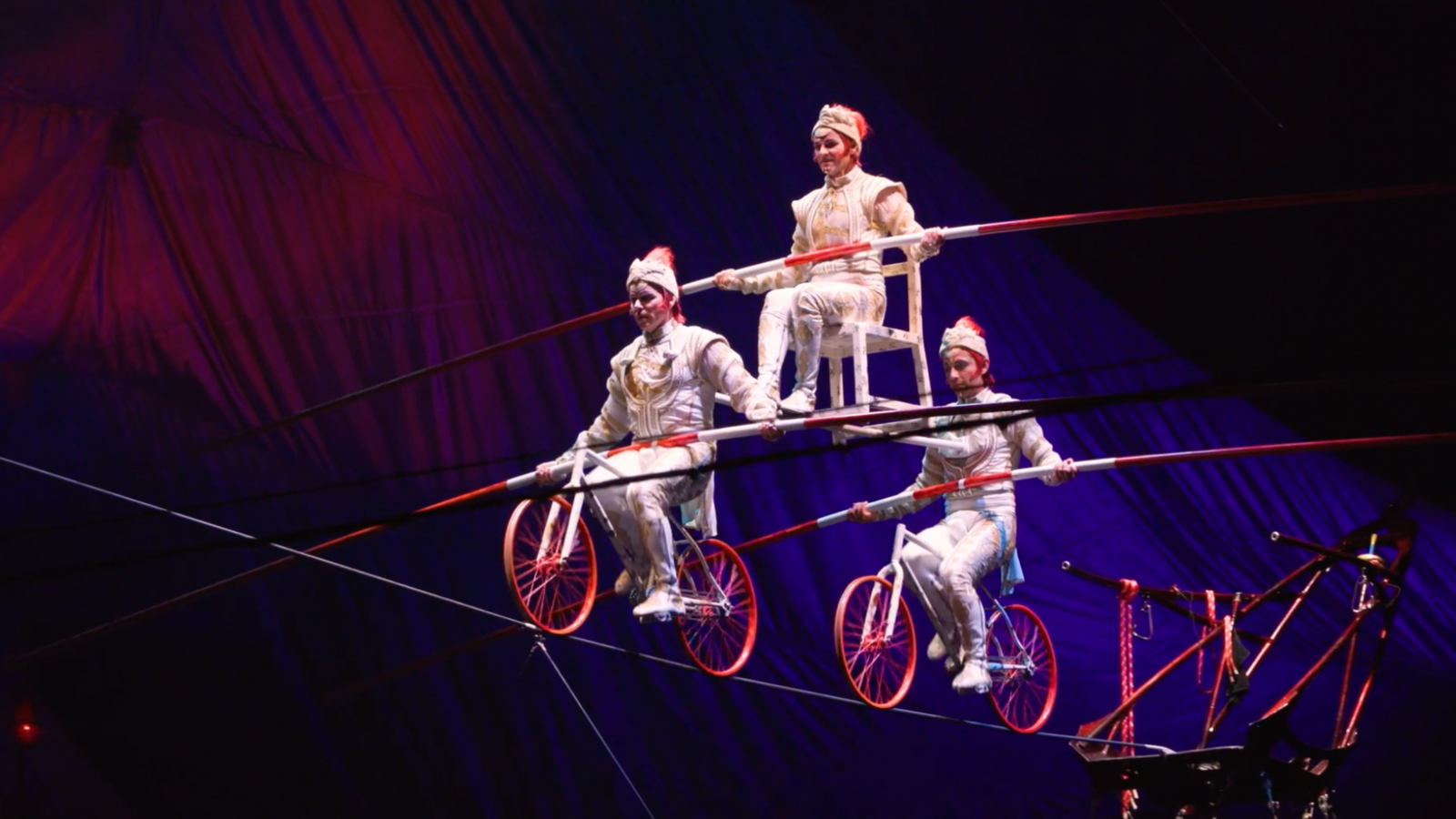 Cirque du Soleil's KOOZA opens an electrifying circus world full of ...