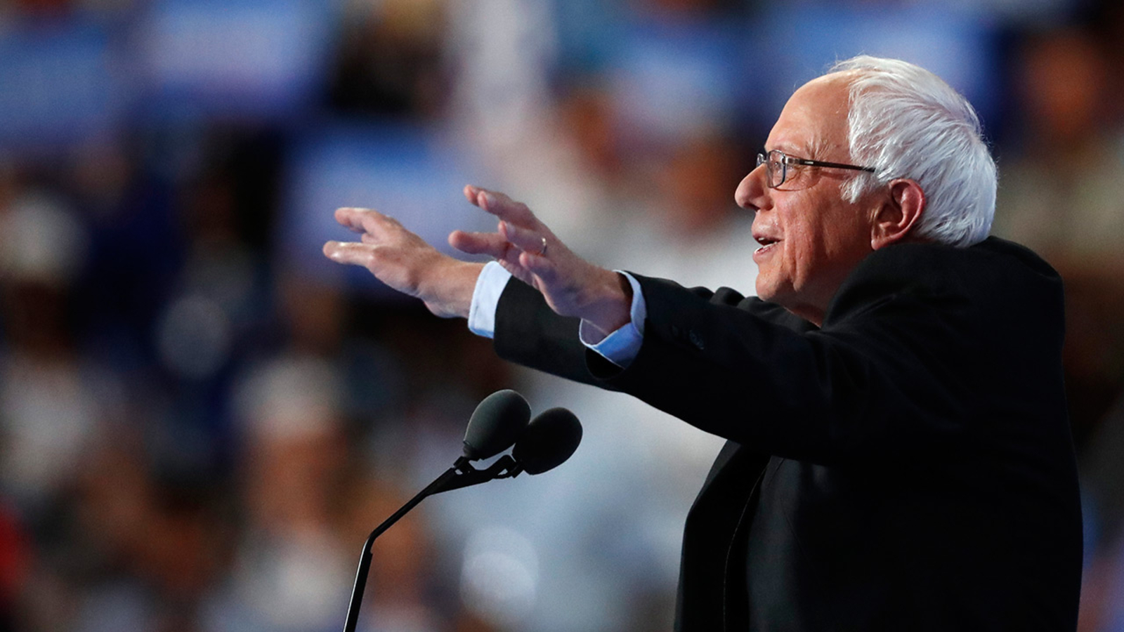 Bernie's 3 minutes of applause before speech - ABC7 Los Angeles