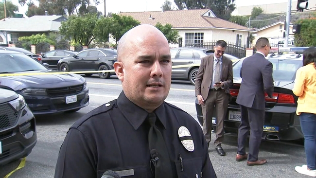 Agentes de LAPD reciben disparos mientras respondían a una llamada por ...