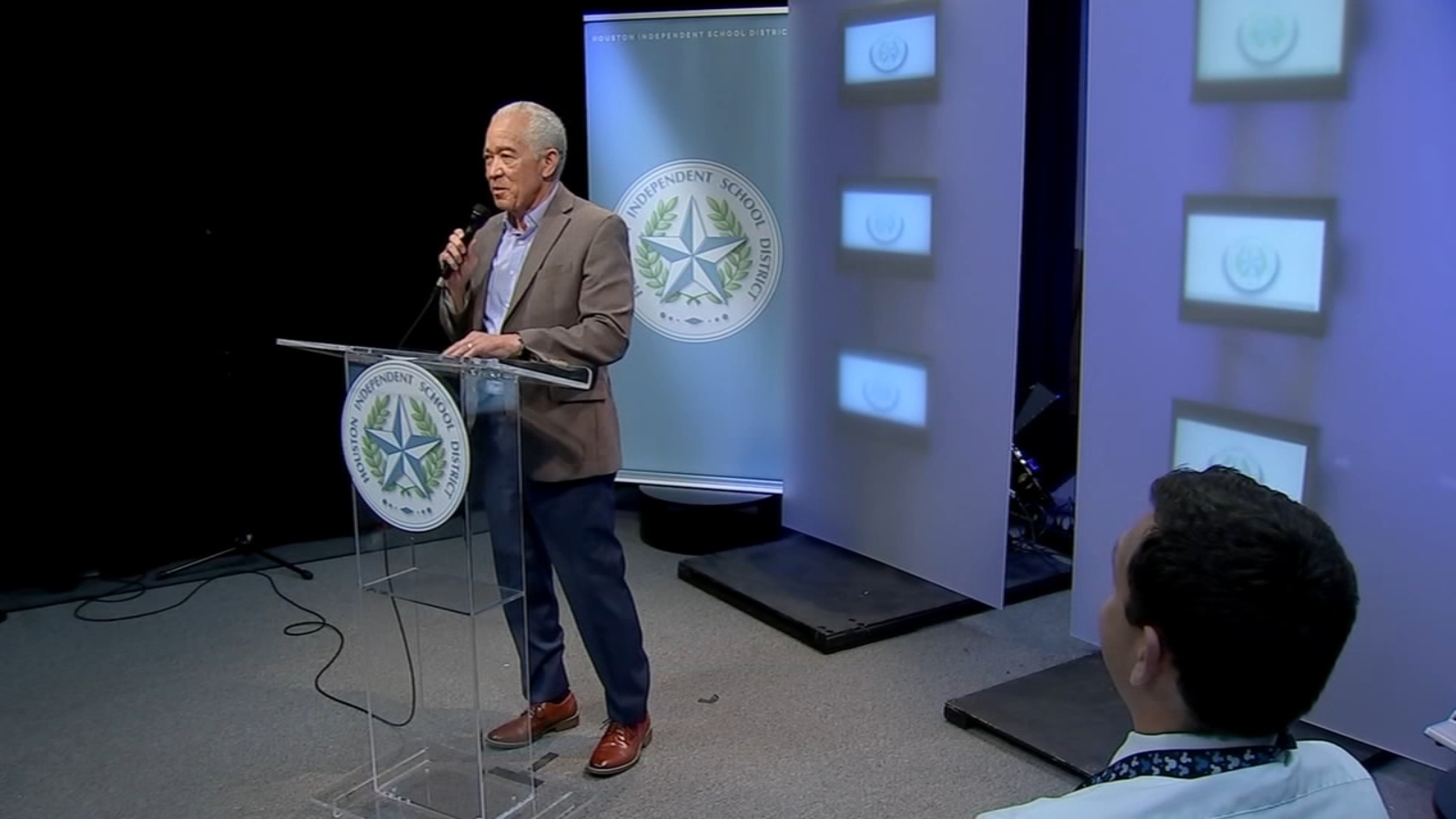 Houston ISD Superintendent Mike Miles releases report that he claims ...